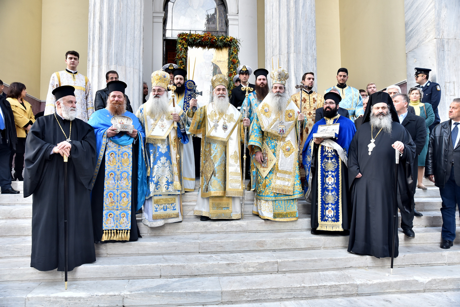 Πάνδημη Λιτάνευση της Ιεράς Εικόνος του Αγίου Νικολάου στον Πειραιά ...