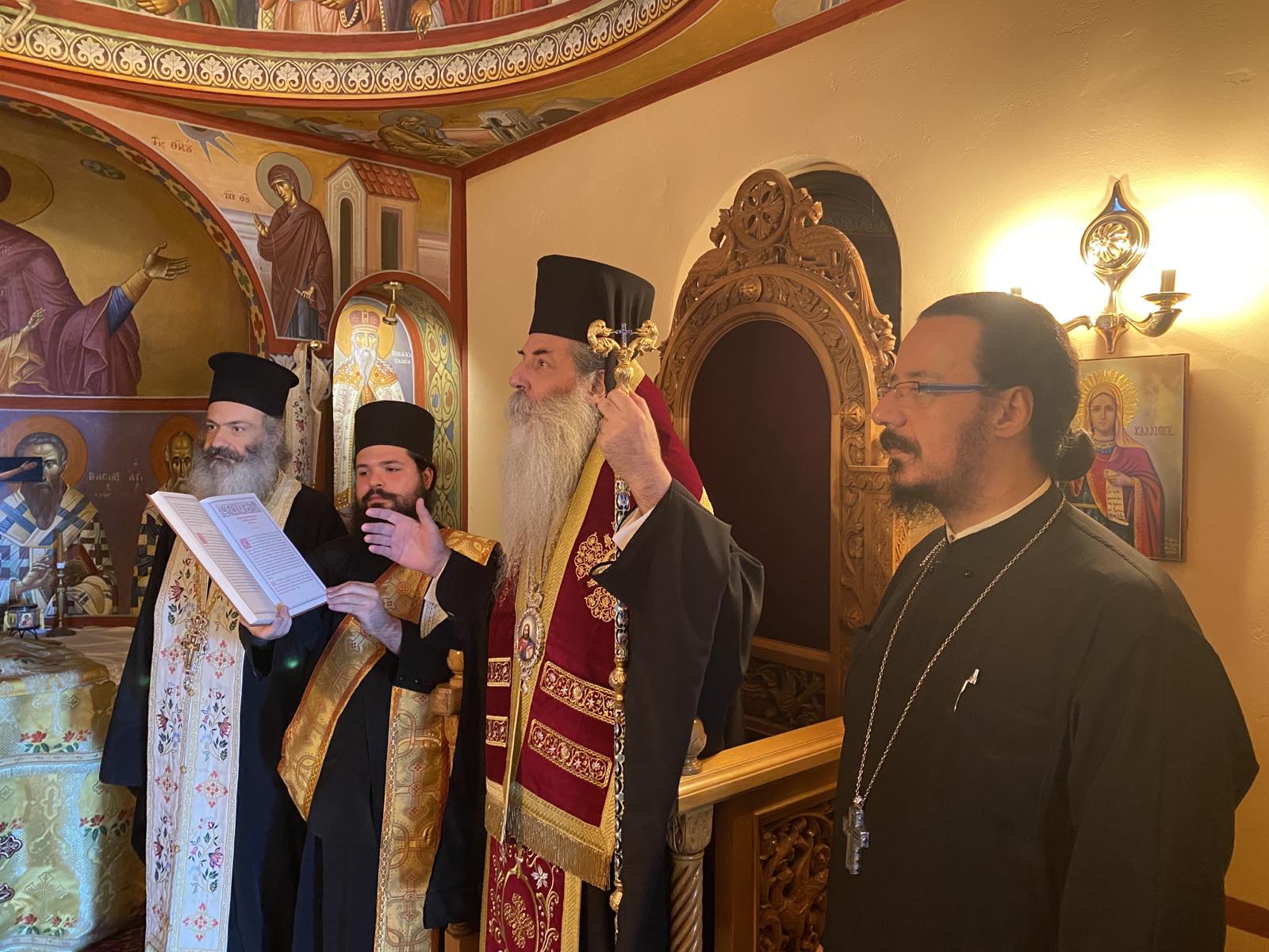 Ο Σεβ. Μητρ. Πειραιώς κ.Σεραφείμ, τέλεσε επιμνημόσυνη δέηση για τον ...