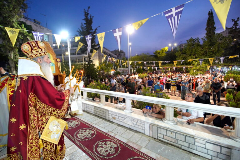 Μητροπολίτης Πειραιώς: «Ο Άγιος Φανούριος μας χαρίζει μία ακόμη ...