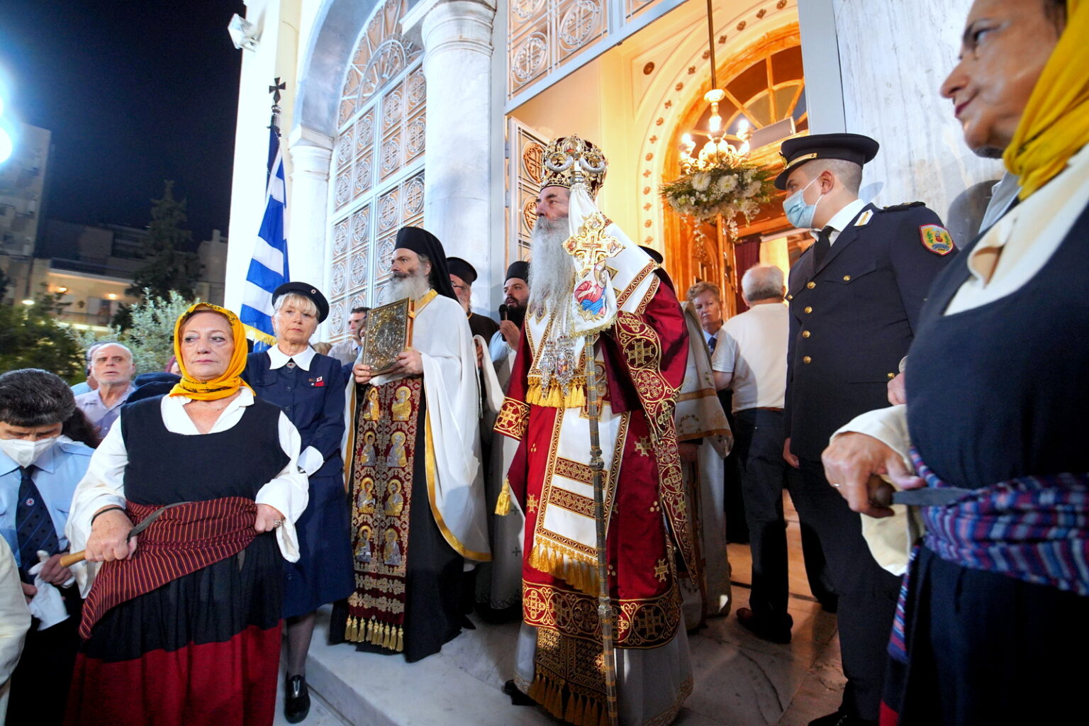 Μητροπολίτης Πειραιώς: Στα ονόματα των Αγίων Σοφίας, Πίστεως, Ελπίδος ...