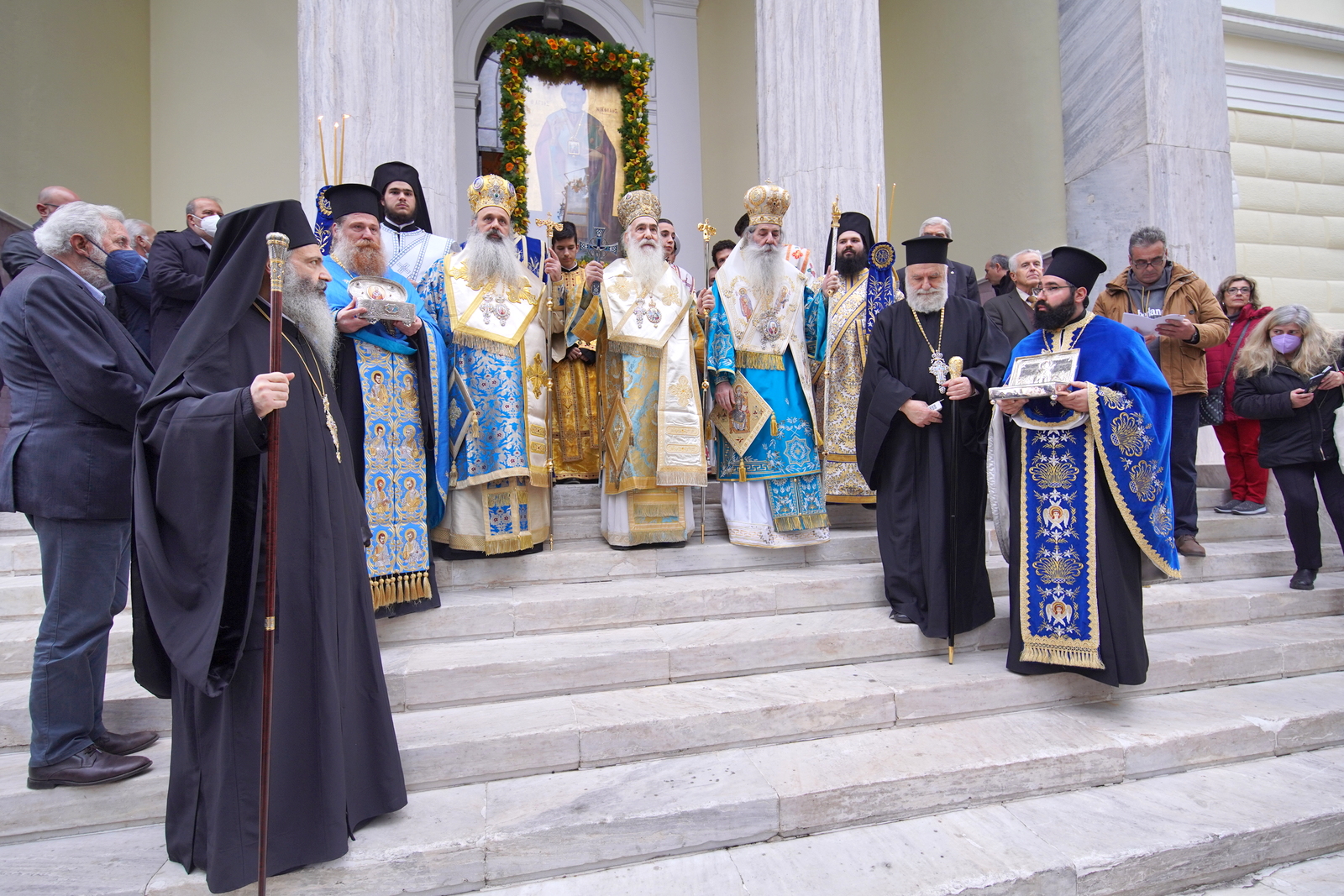 Πάνδημη λιτάνευση της Ιεράς Εικόνος του Αγίου Νικολάου στους κεντρικούς ...