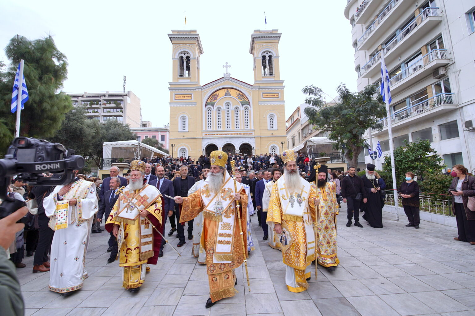 Πάνδημος ο εορτασμός του πολιούχου Πειραιά Αγίου Σπυρίδωνος. - ΙΕΡΑ ...