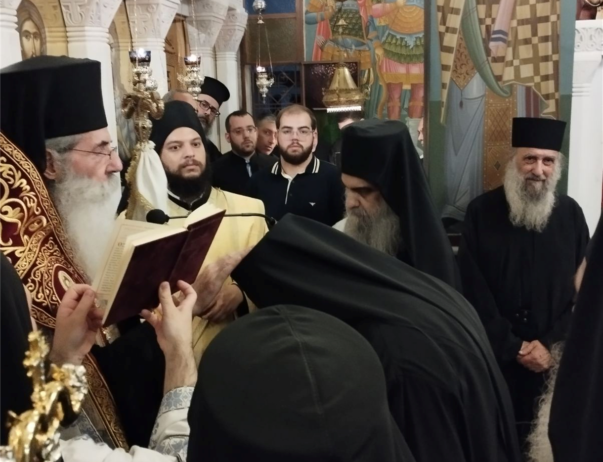 Ενθρόνιση νέου Ηγουμένου στην Ι.Μ. Ζωοδόχου Πηγής Πειραιώς από τον Σεβ ...