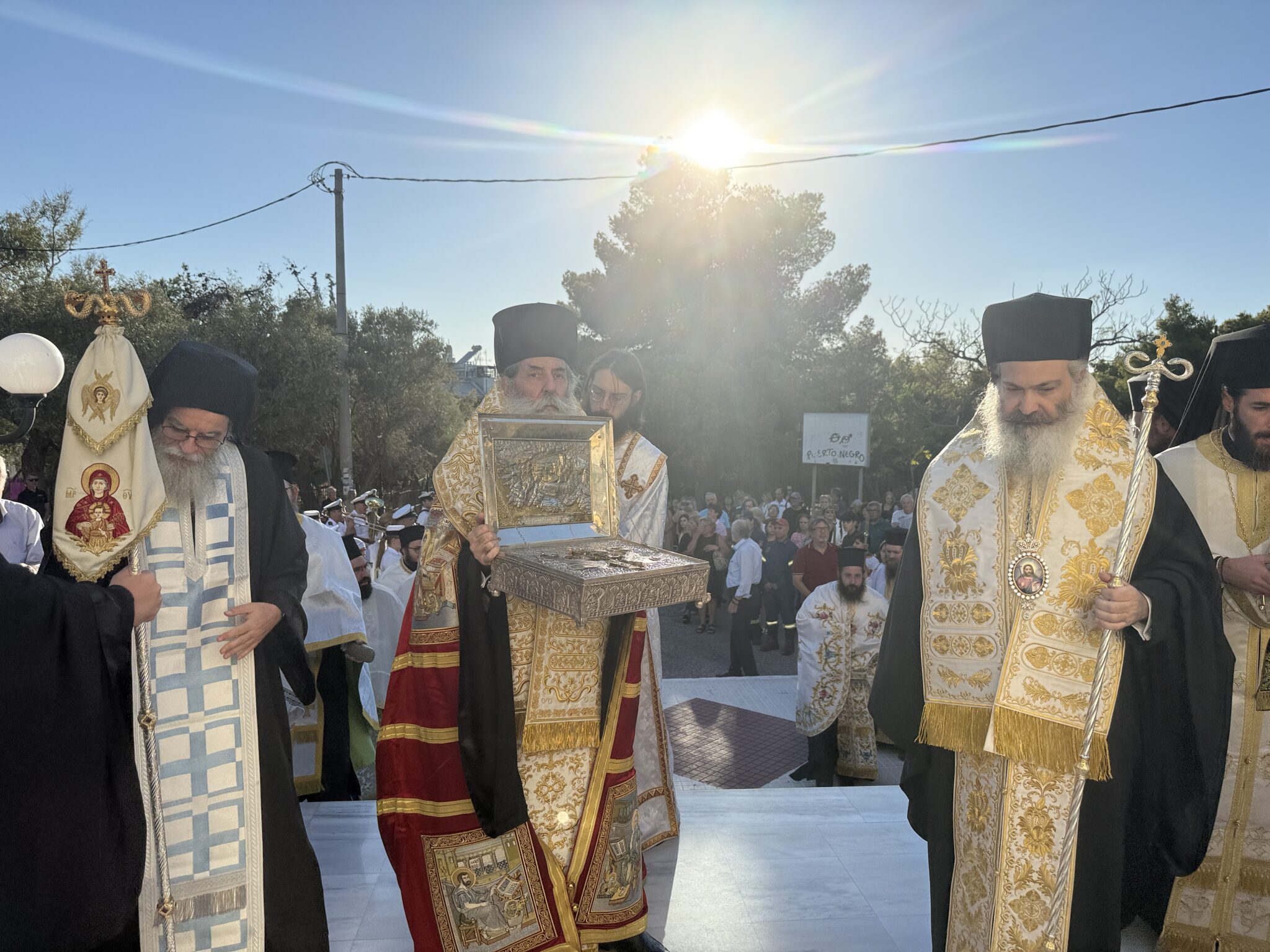 Τίμιο Ξύλο και Άρραφος Χιτώνας του Κυρίου μας στην Ι. Μητρόπολη ...