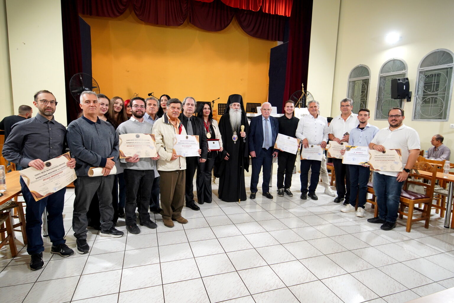 Αγιασμός στο Ωδείο της Ιεράς Μητροπόλεως Πειραιώς και απονομή των ...